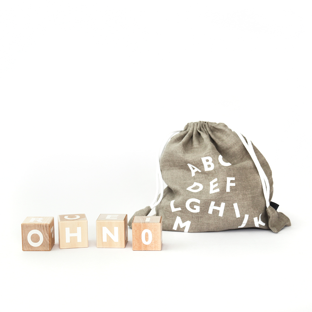 Cubes Alphabet - Blanc Ooh Noo pour chambre enfant - Les Enfants du Design