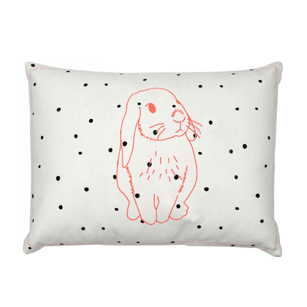 Coussin brodé Lapin Mimilou pour chambre enfant - Les Enfants du Design